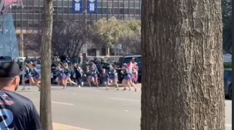 Fight at cheerleading championship triggers panic, injuries and ...