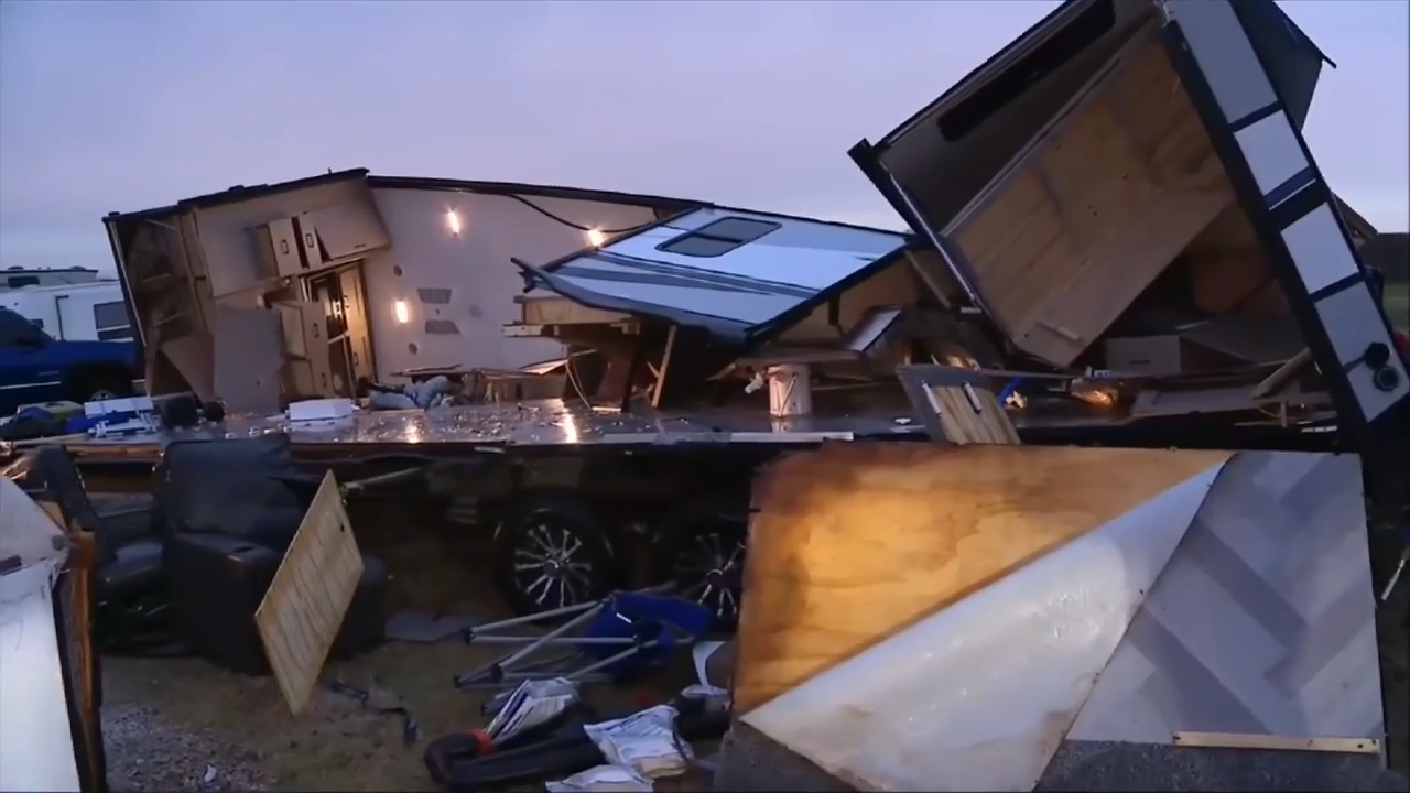 Powerful US storms bring threats ranging from critical fire weather to ...