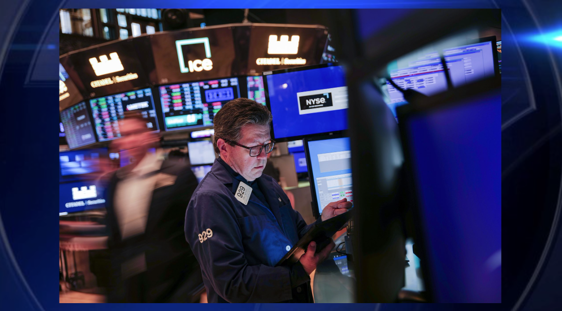 Dow falls by almost 900 points in market rout after Trump says he won’t ...