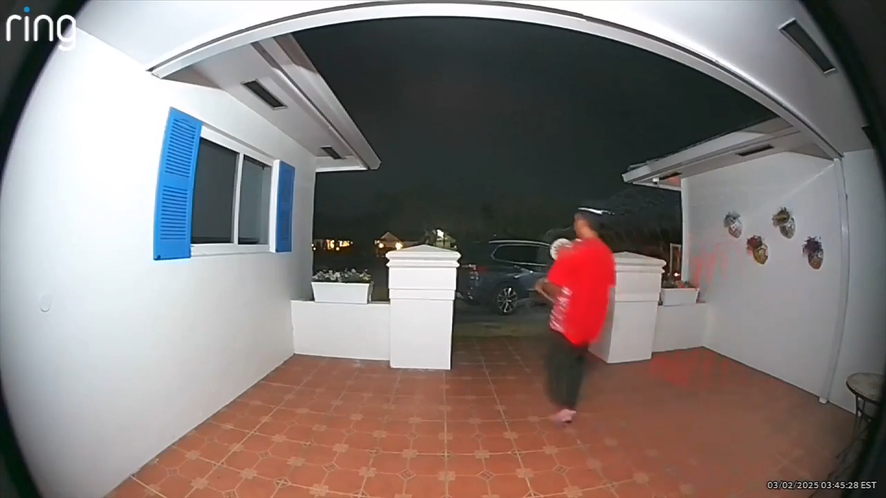 Video shows delivery driver stealing porch chair from SW Miami-Dade ...