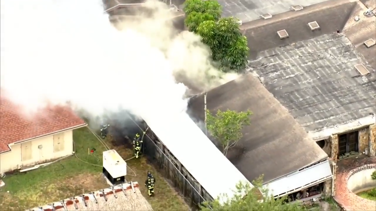 Fire rescue extinguish shed fire in Hollywood - WSVN 7News | Miami News ...