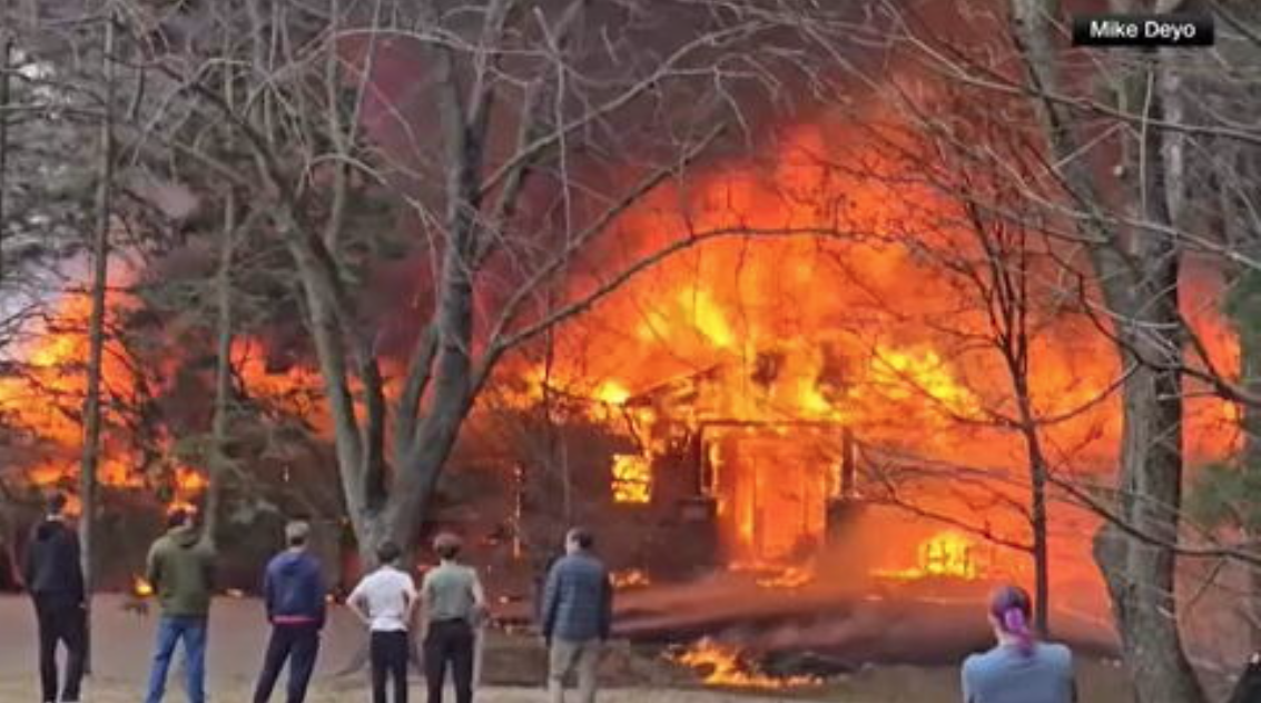 At least 1 dead after plane crashes into home in Minneapolis suburb of ...