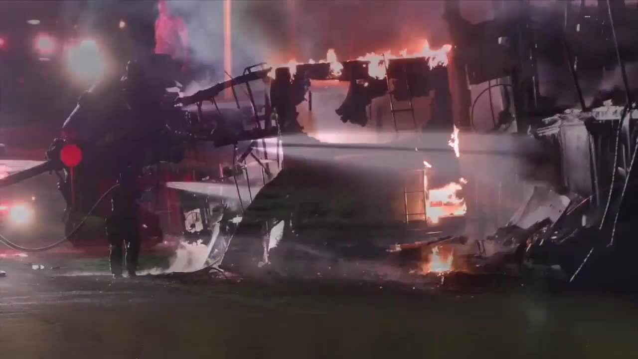 Crews extinguish RV fire in NW Miami-Dade - WSVN 7News | Miami News ...