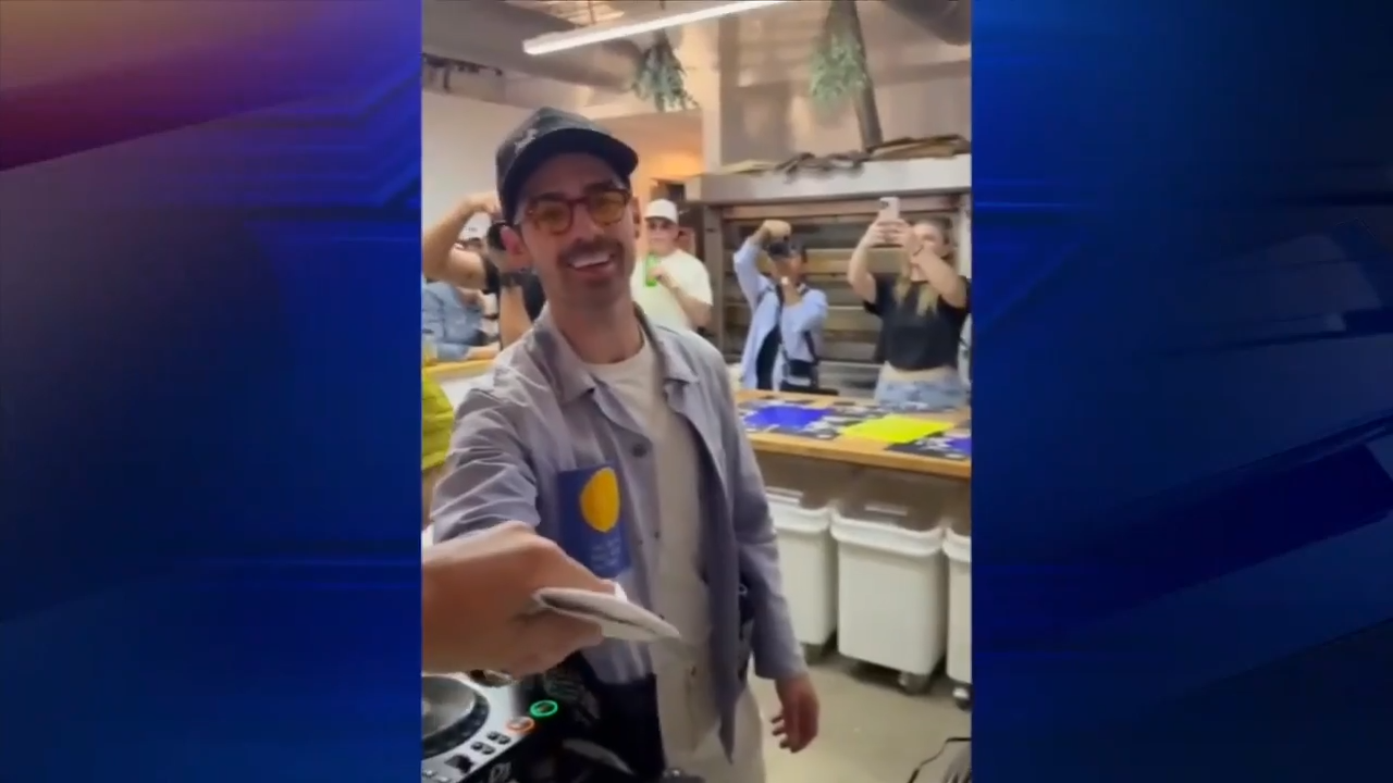 Joe Jonas appears at Caracas Bakery in Miami to promote new single ...