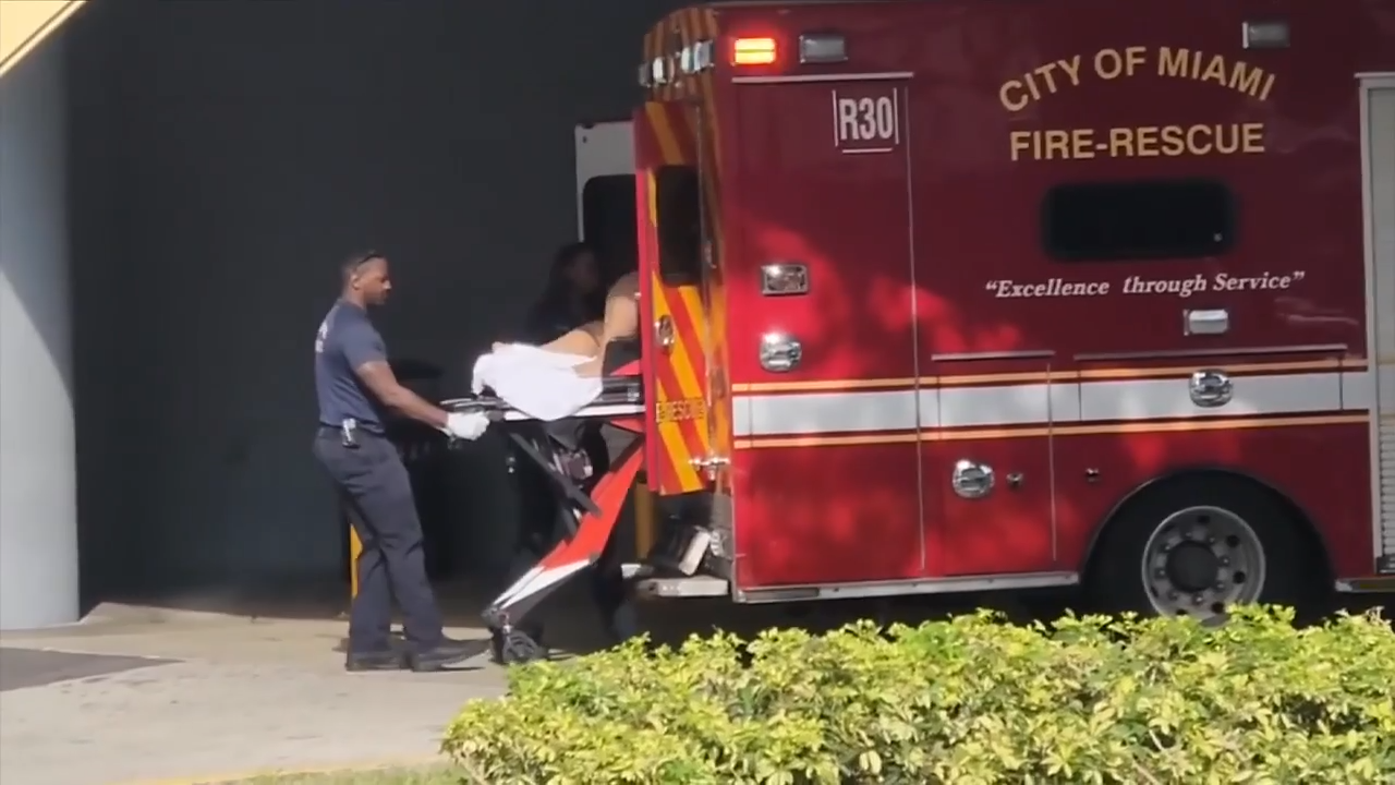 2 in serious condition after man stabs his mother, grandmother in Miami ...