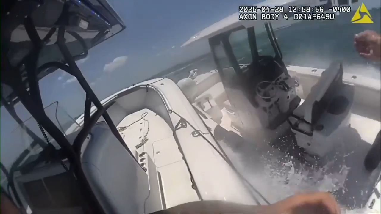 Sarasota police chase after unmanned boat after boater goes overboard ...