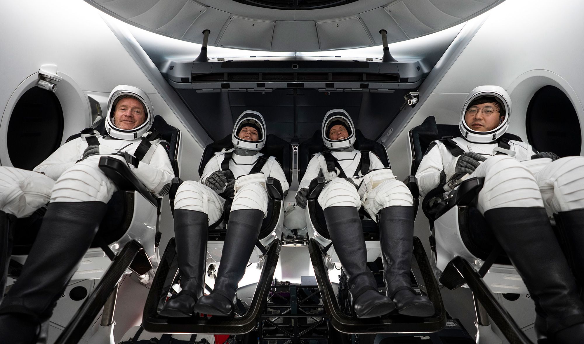 4 space tourists splash down after traveling an orbit never attempted ...