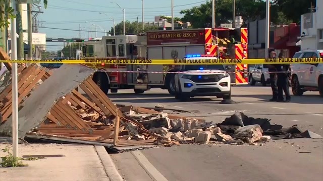 Building overhang, part of roof collapses onto NW 7th Ave. in Miami ...