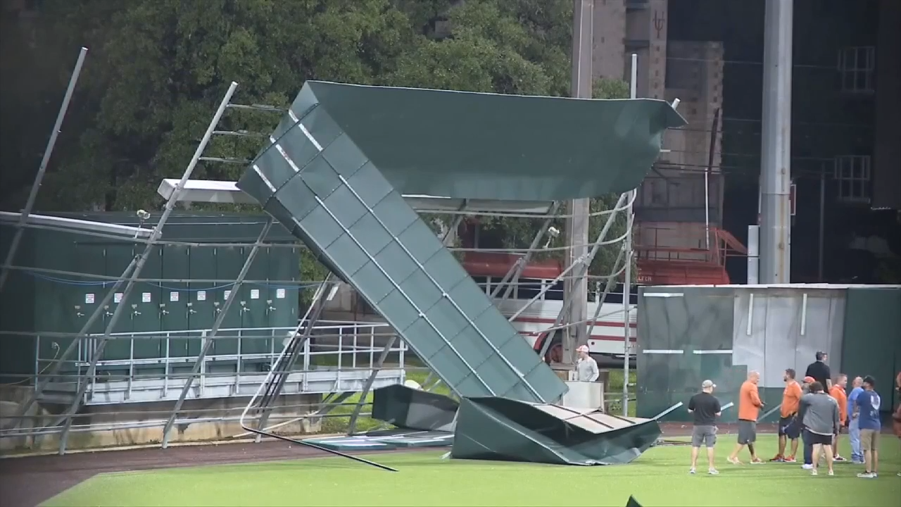Thousands without power in Houston as thunderstorms roll through Texas ...