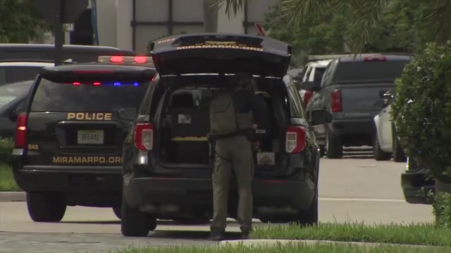 2 hospitalized after shooting at apartment complex, carjacking at Aldi ...