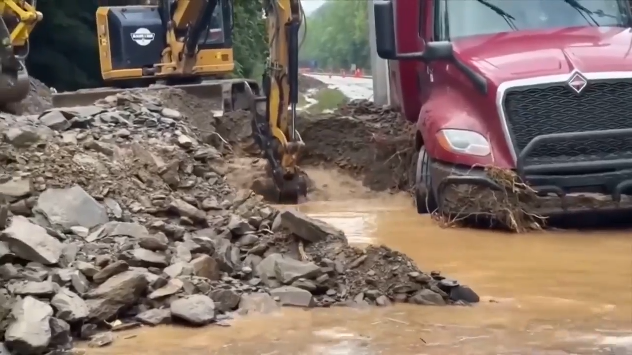Flooding and rock slides close heavily damaged I-40 section in Smoky ...