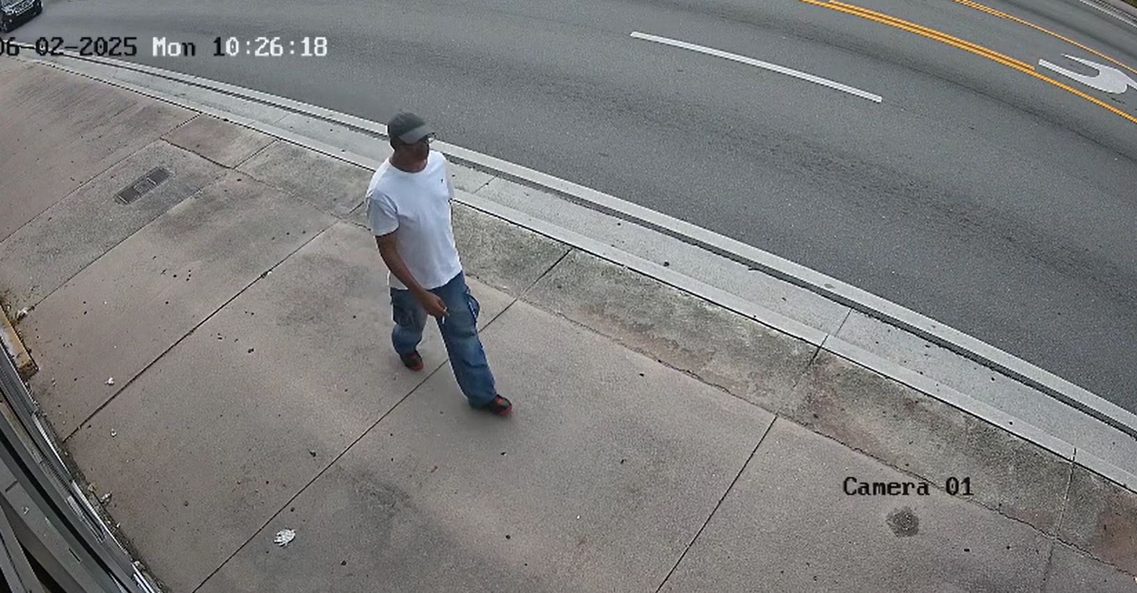 Police: Man posed as customer, robbed business employee at knifepoint ...