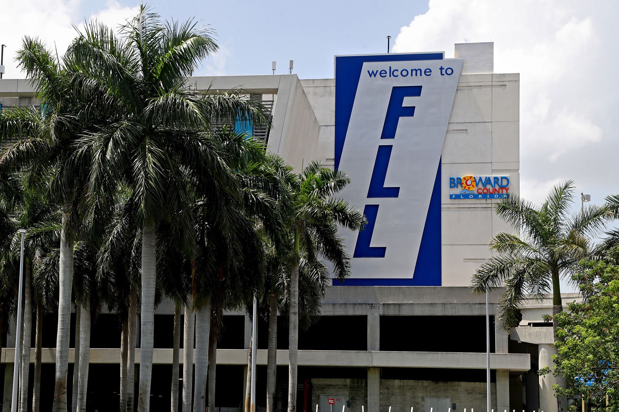 Man convicted of fraud in South Florida for posing as flight attendant ...