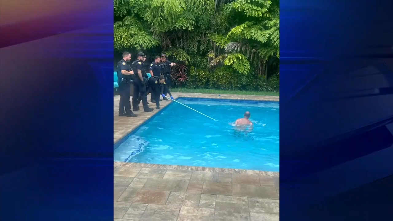 Naked Man Pulled Out Of Fort Lauderdale Pool By Police After Refusing naked-man-pulled-out-of-fort-lauderdale-pool-by-police-after-refusing