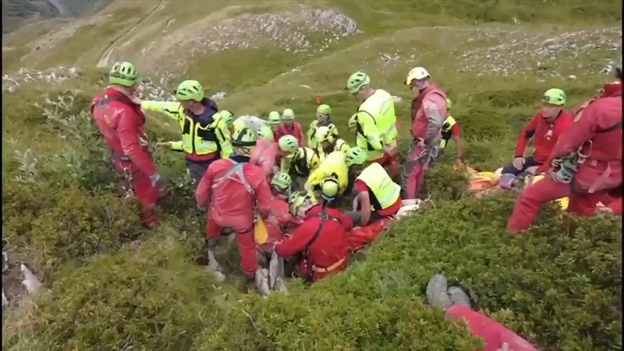 Rescuers free an injured cave explorer trapped more than 130 feet ...
