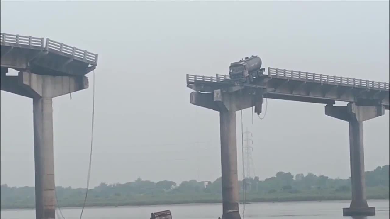bridge collapse in gujarat