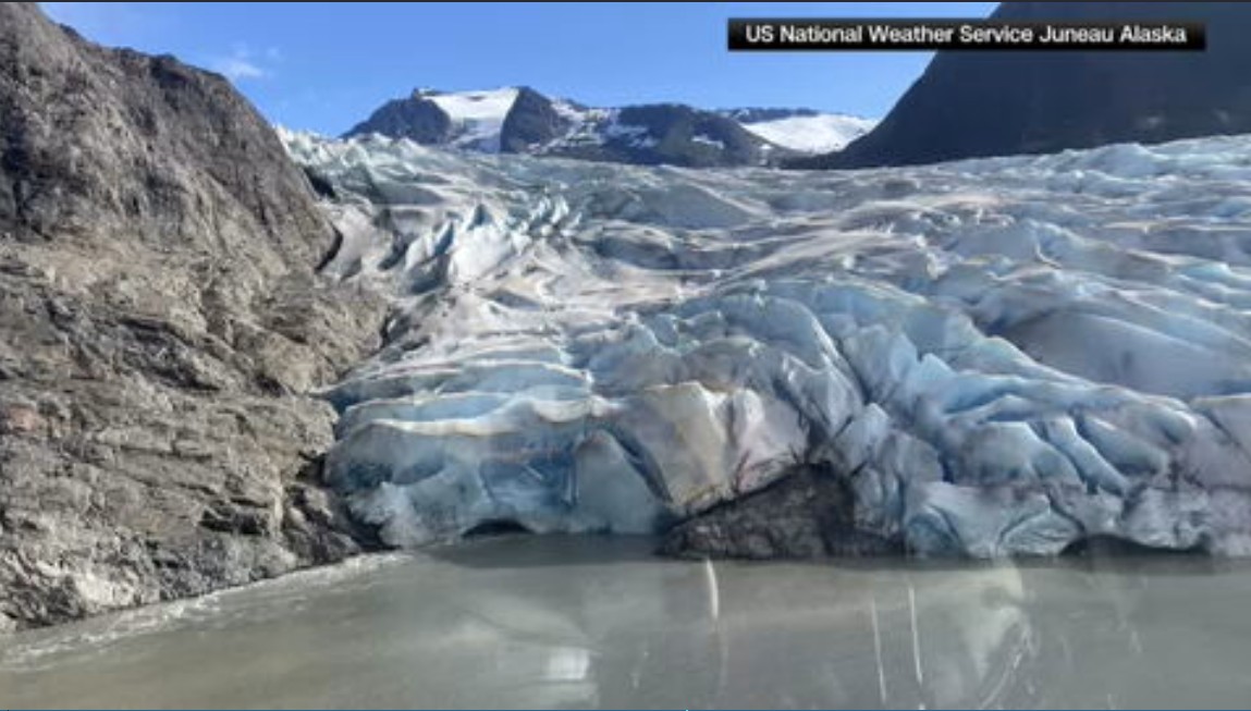New river barriers prevented severe flood damage from a glacial ...