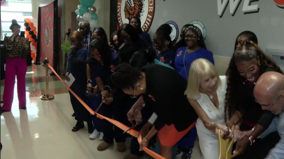 Miami Carol City Senior High launches dual enrollment medical assisting program - WSVN 7News ...