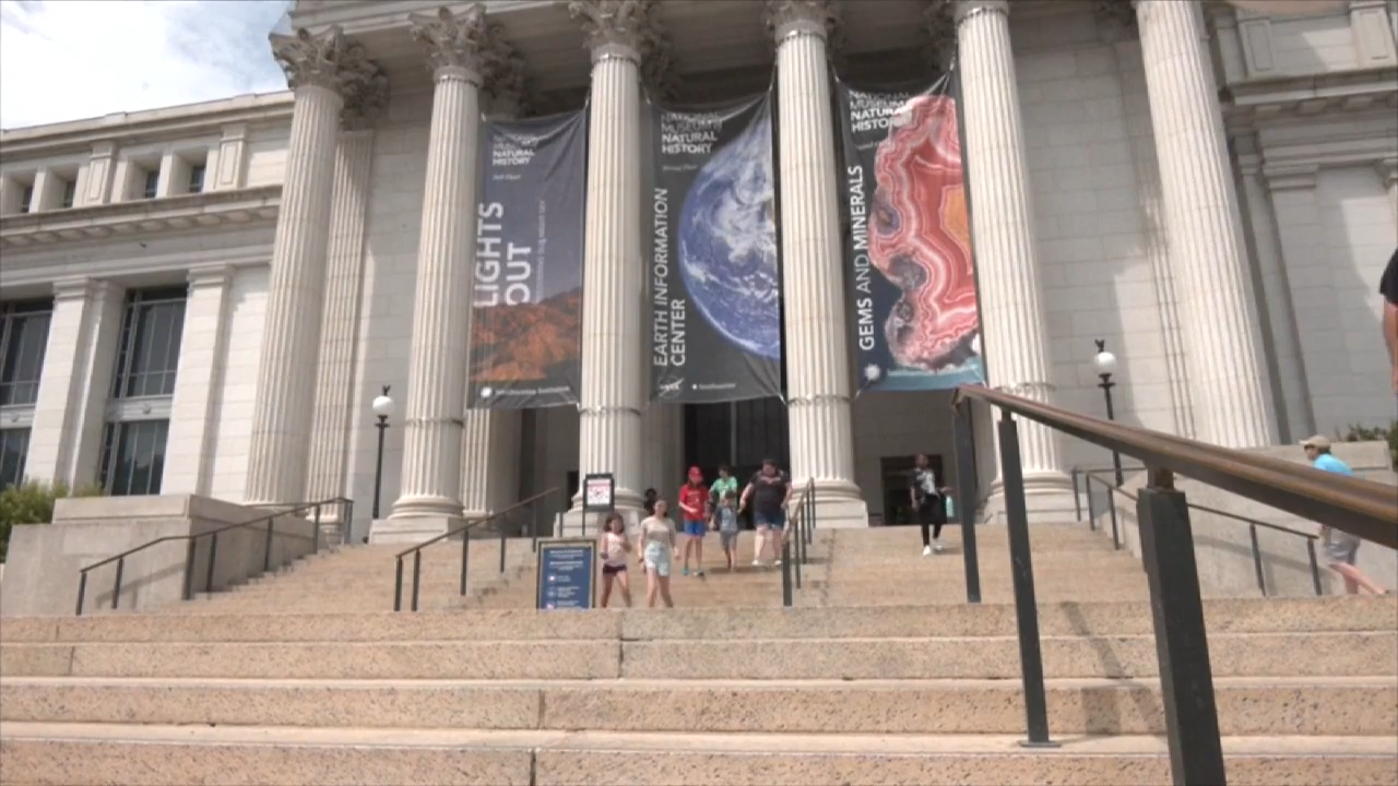 White House orders a review of exhibits at Smithsonian museums ahead of ...