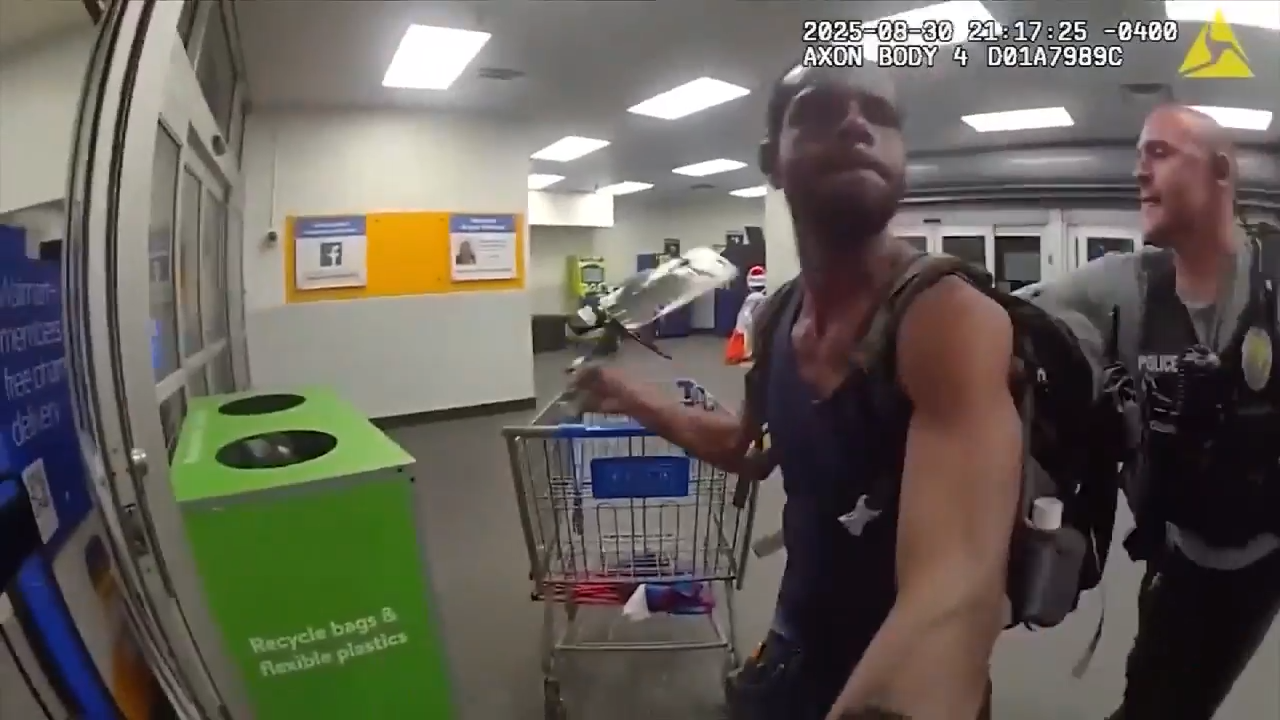 ‘It was somewhat chaotic’: Man swung machete at officers inside Fort ...