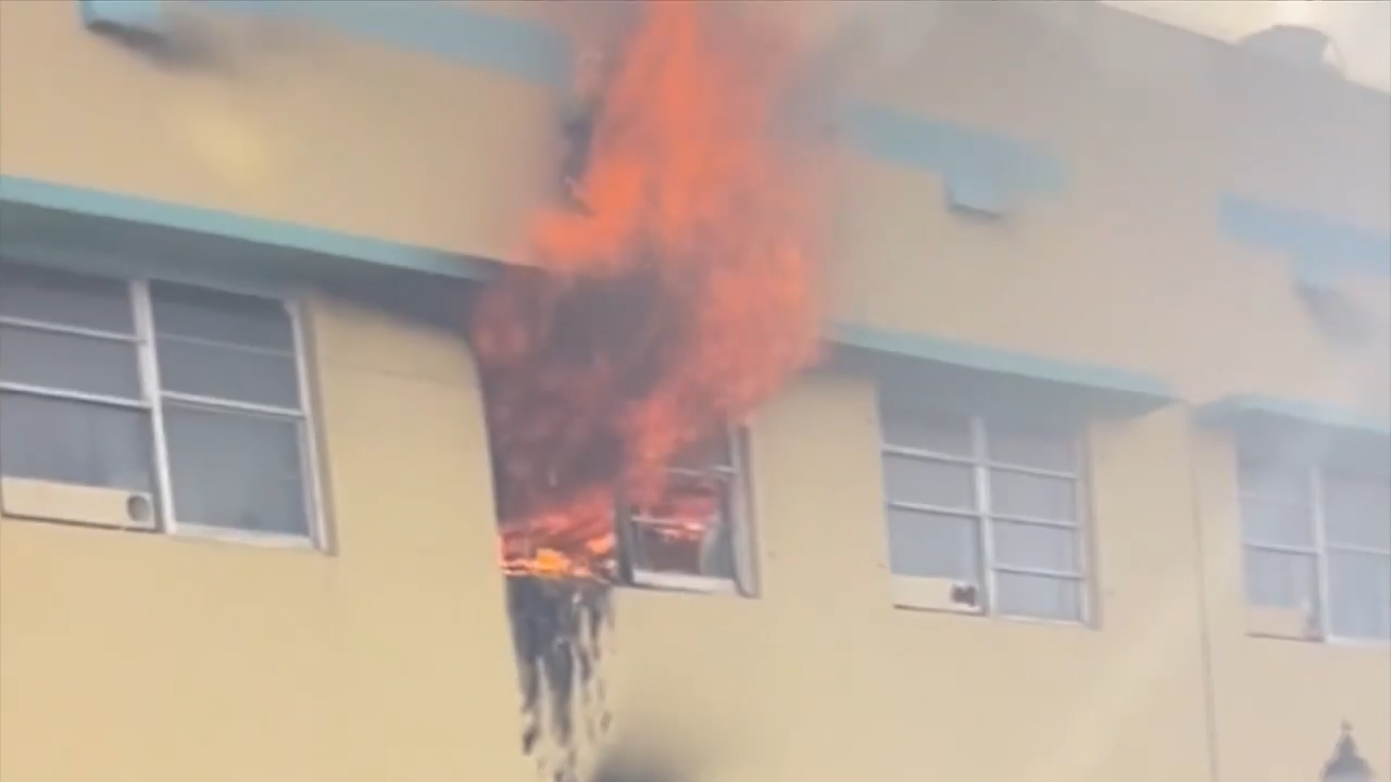 Guests relocated after fire erupts on 2nd floor of Miami Beach hostel ...