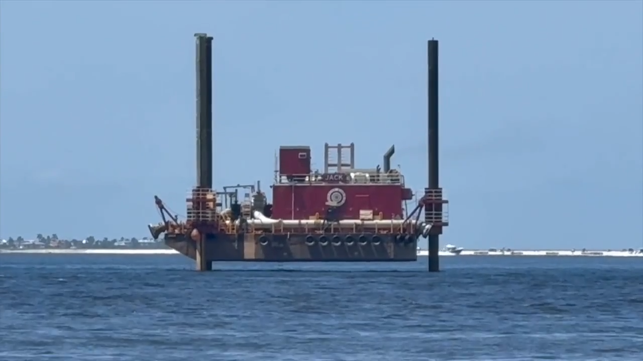 7 injured after 36-foot boat crashes into barge in water off Fort Myers ...