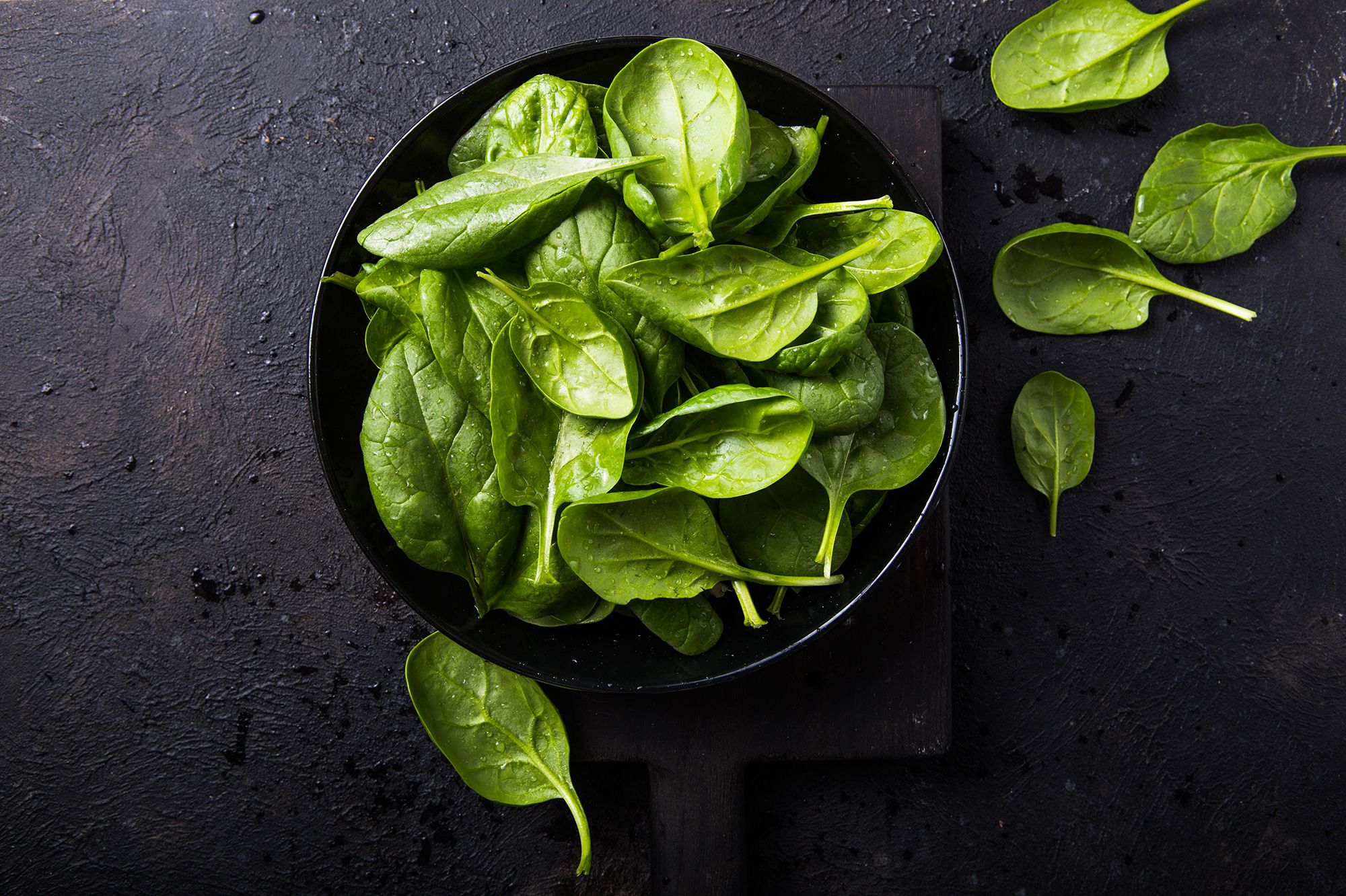 Dozens of pesticides enter the body through contaminated fruits and ...