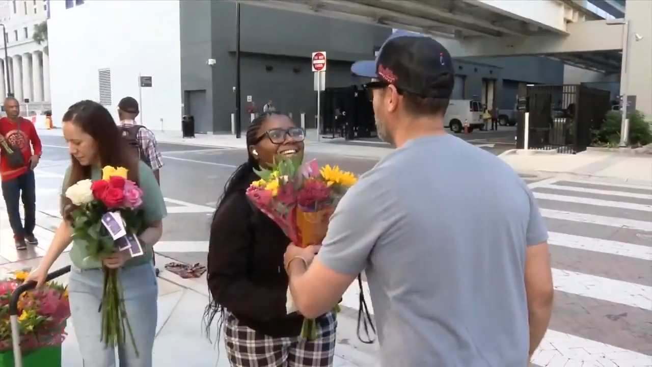 Local florists hand out over 600 flowers in Miami to bloom some ...