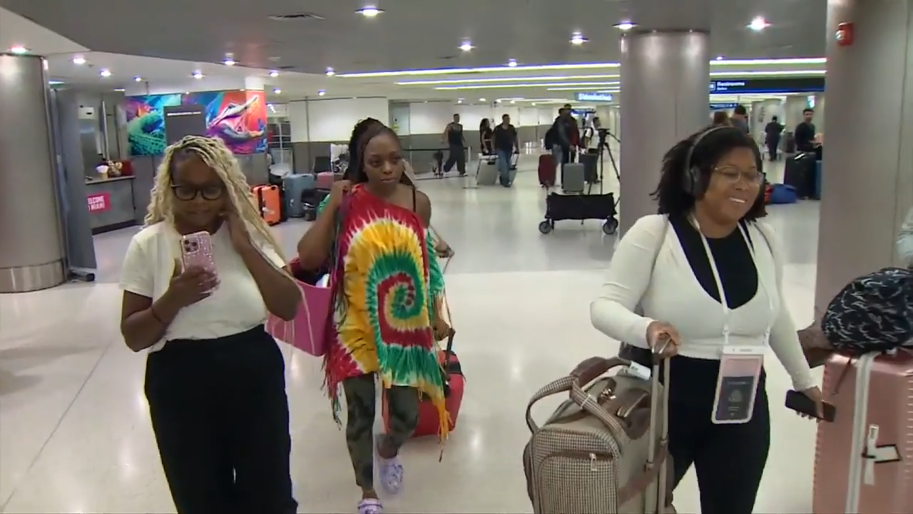 First groups of tourists return after being trapped in Jamaica during ...