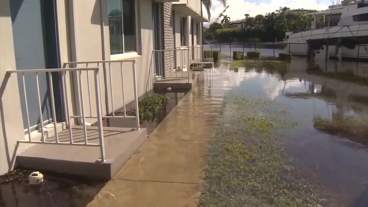King tide flooding slowly receding in coastal areas of Fort Lauderdale ...