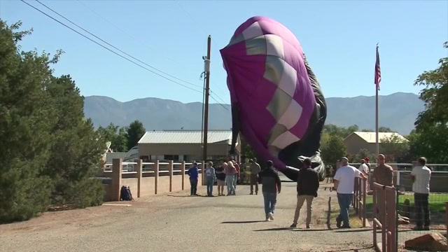 Hot air balloon hits power line in northwest Albuquerque - WSVN 7News ...