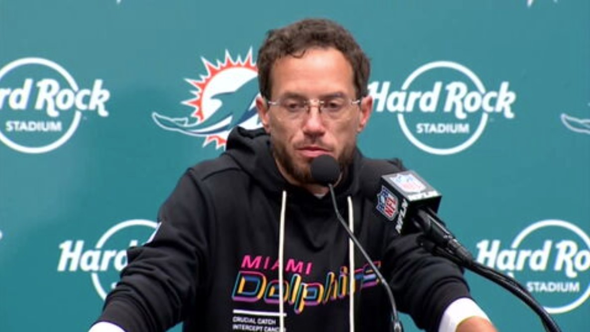Miami fans boo as another last-minute loss leaves Dolphins reeling, and ...
