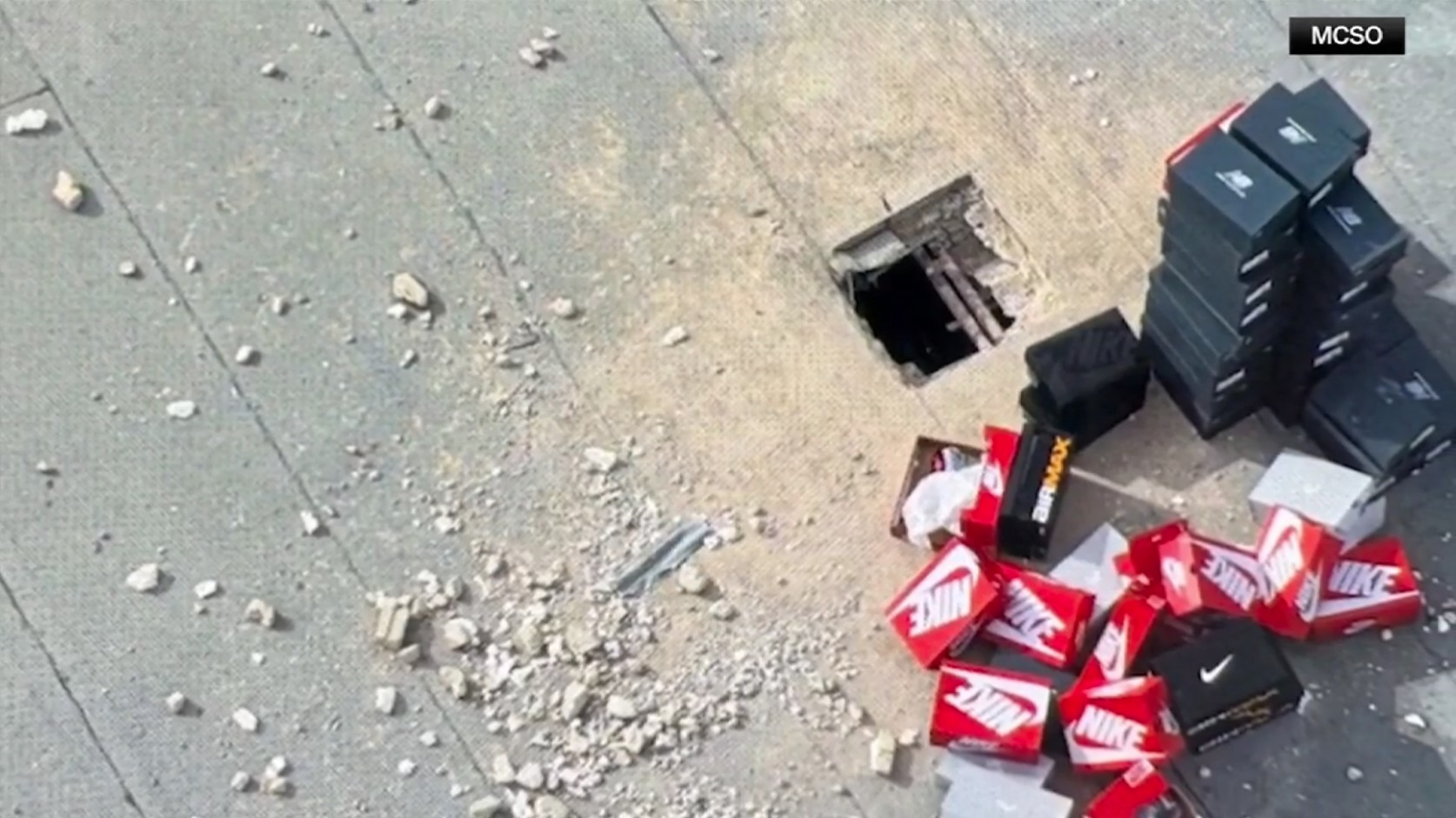 251023_Treasure_Coast_Mall_sneaker_heist_roof – WSVN 7News | Miami News, Weather, Sports | Fort ...