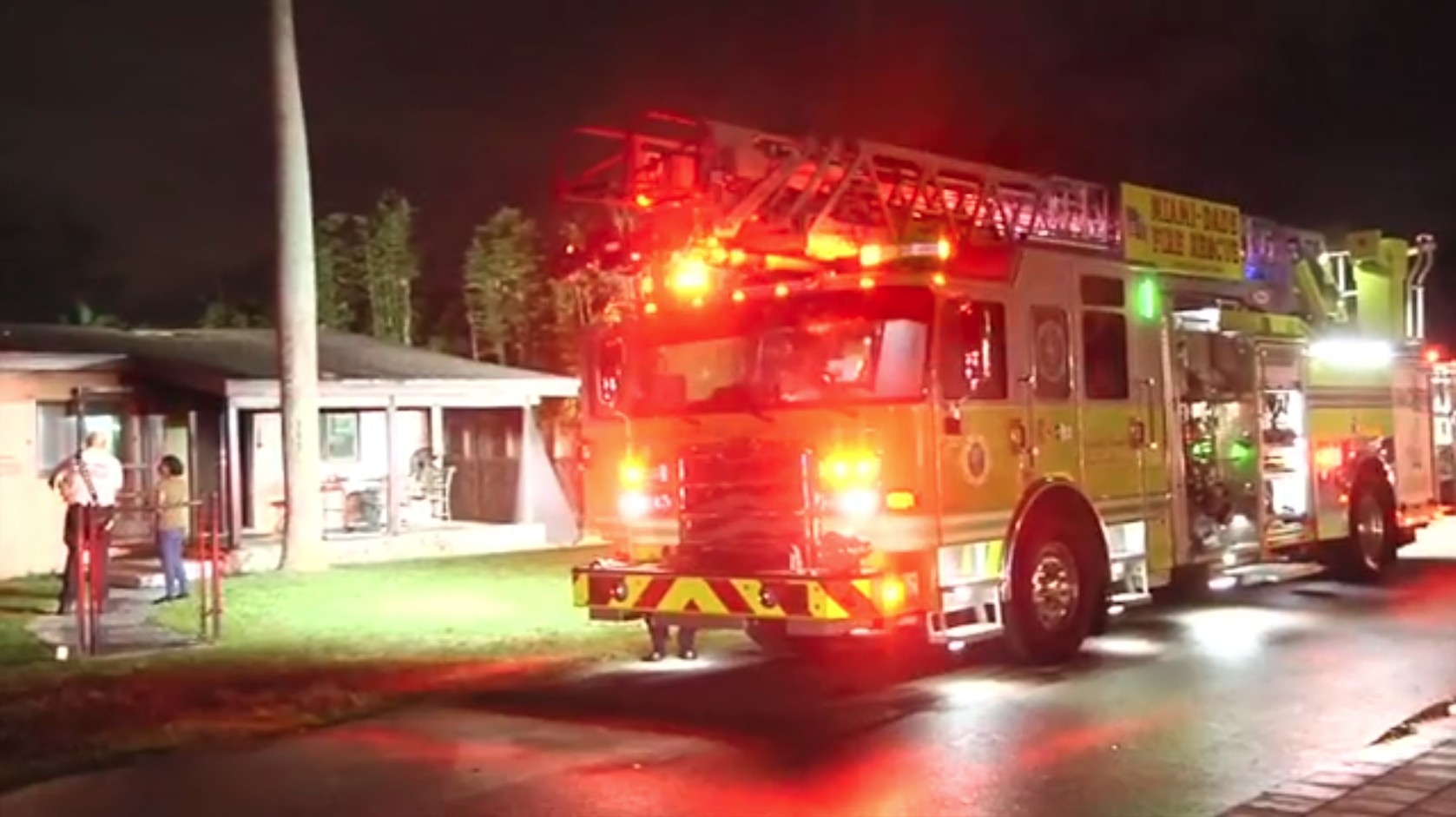 Man hospitalized after South Miami-Dade home catches fire overnight ...