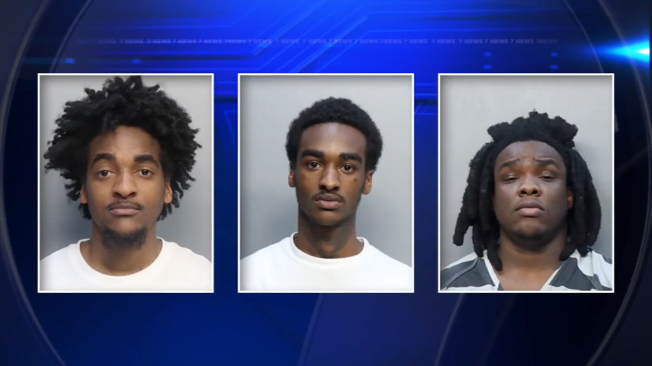 Video shows robbery suspects crashing car, fleeing scene after 2023 ...