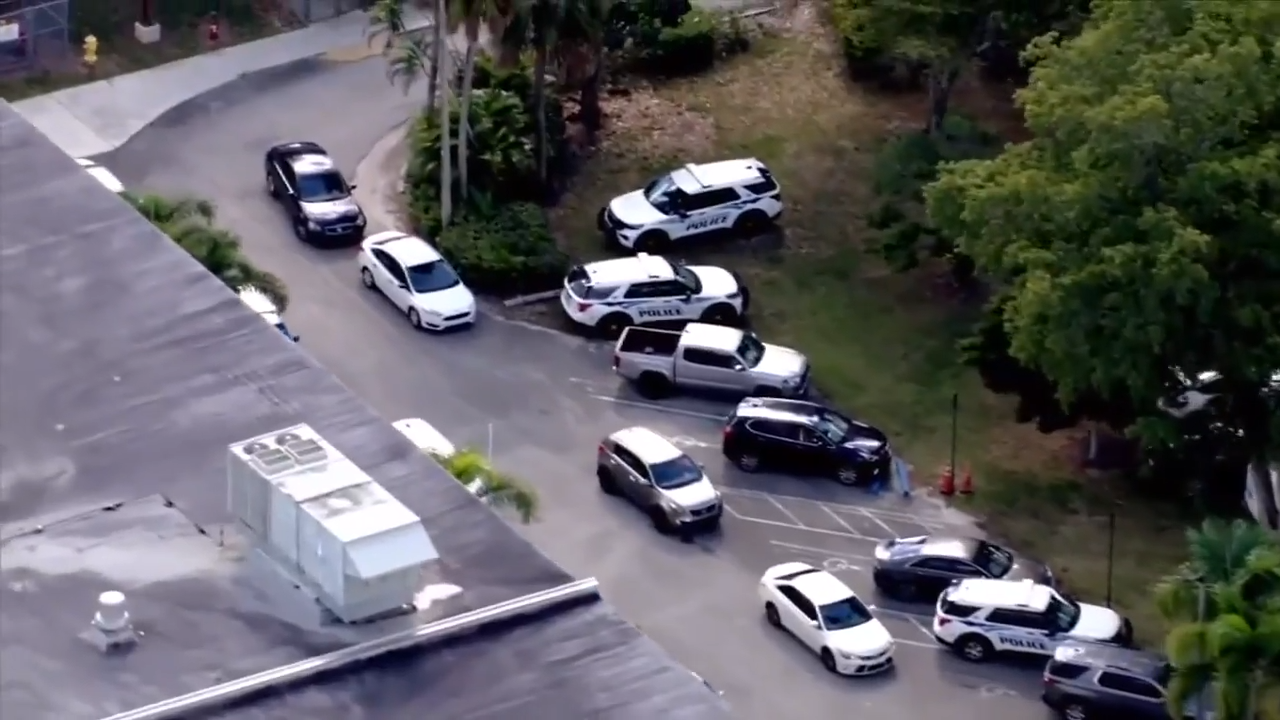 South Plantation High School lifts lockdown after no weapon was found on campus - WSVN 7News ...