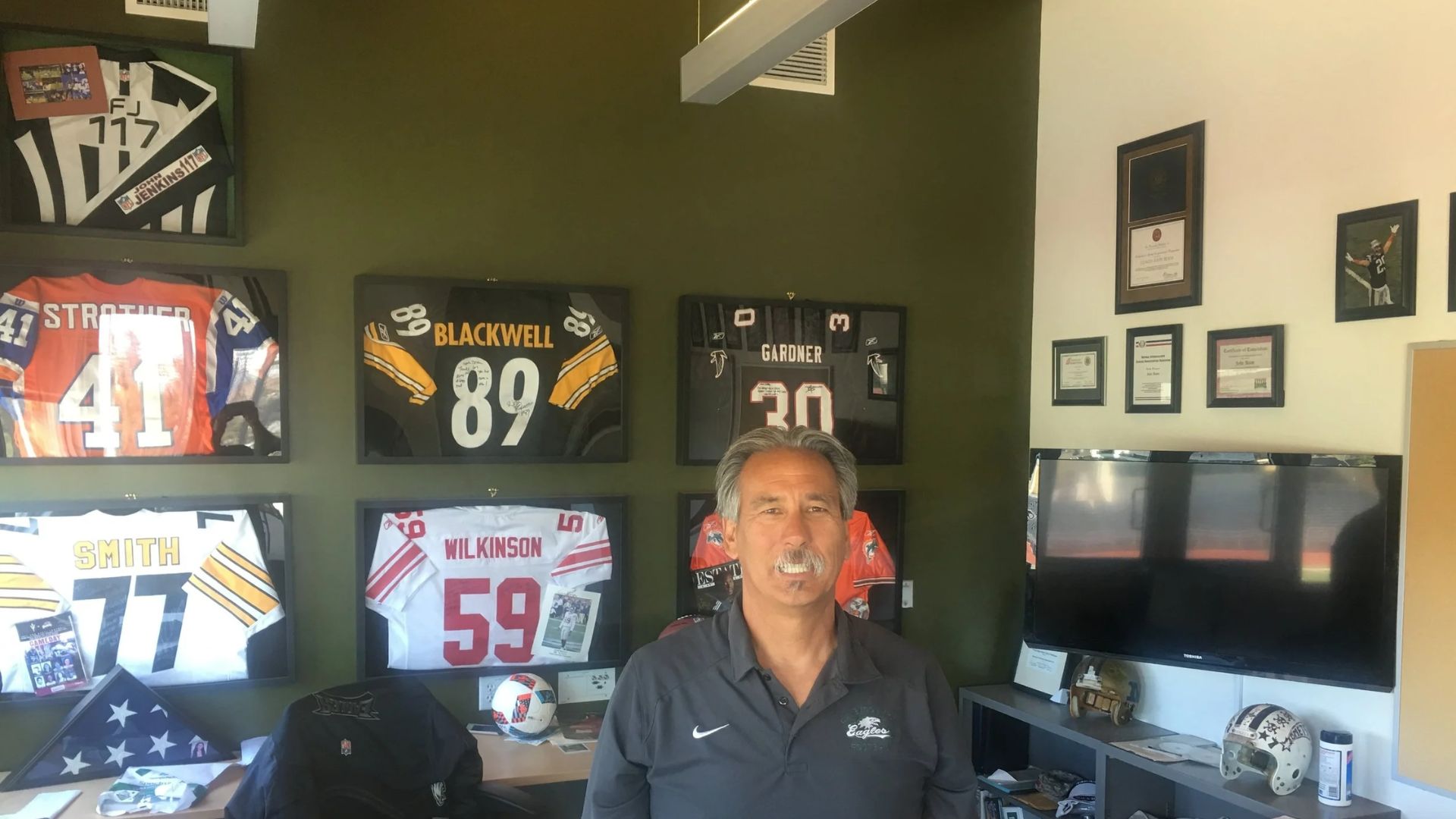 College football coach John Beam from ‘Last Chance U’ has died after being shot, Oakland police ...