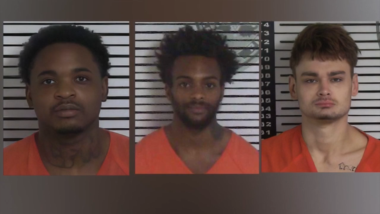 Sheriff hunting for the last of 3 inmates who escaped from a Louisiana ...