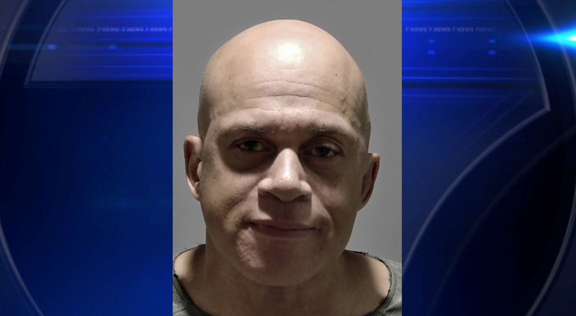 Miami Beach man arrested after threatening family with knife in Florida ...