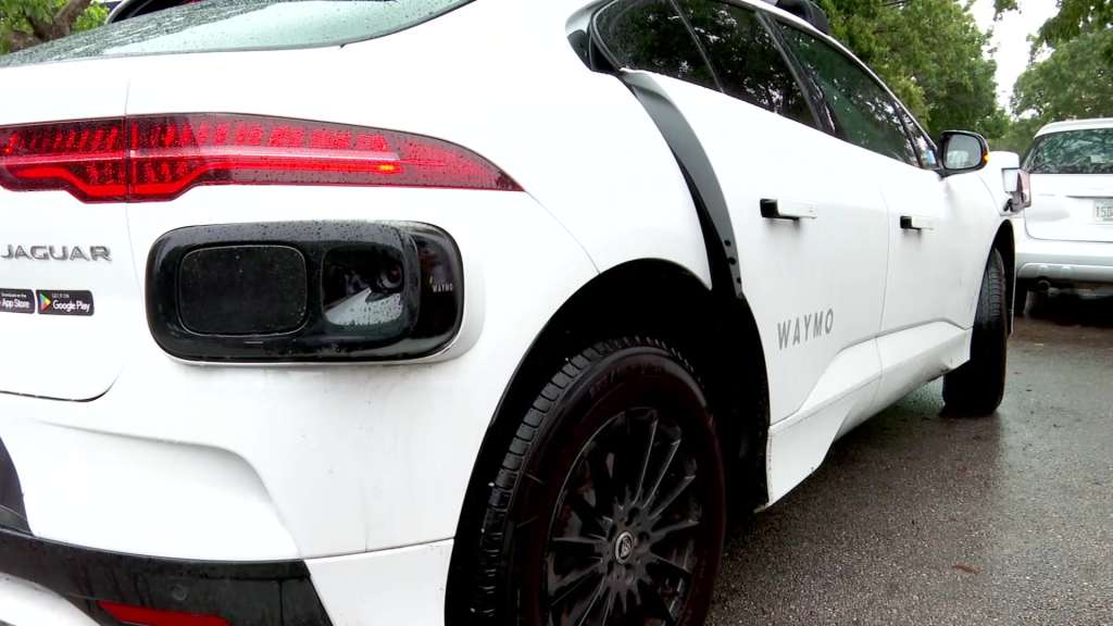 250122 Waymo car – WSVN 7News | Miami News, Weather, Sports | Fort ...