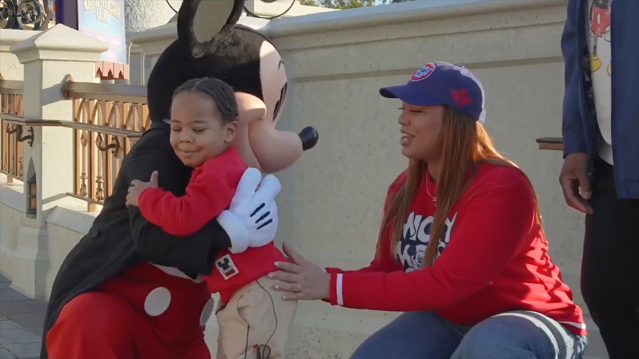 3-year-old meets ‘his boy’ after viral, emotional reaction to Mickey ...