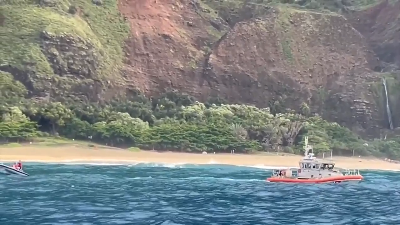 3 killed in tourist helicopter crash off the coast of the Hawaiian ...