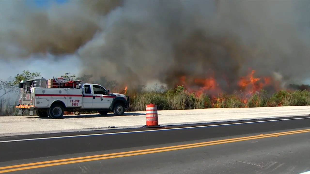 Crews battling grass fire that has burned over 5,000 acres south of ...