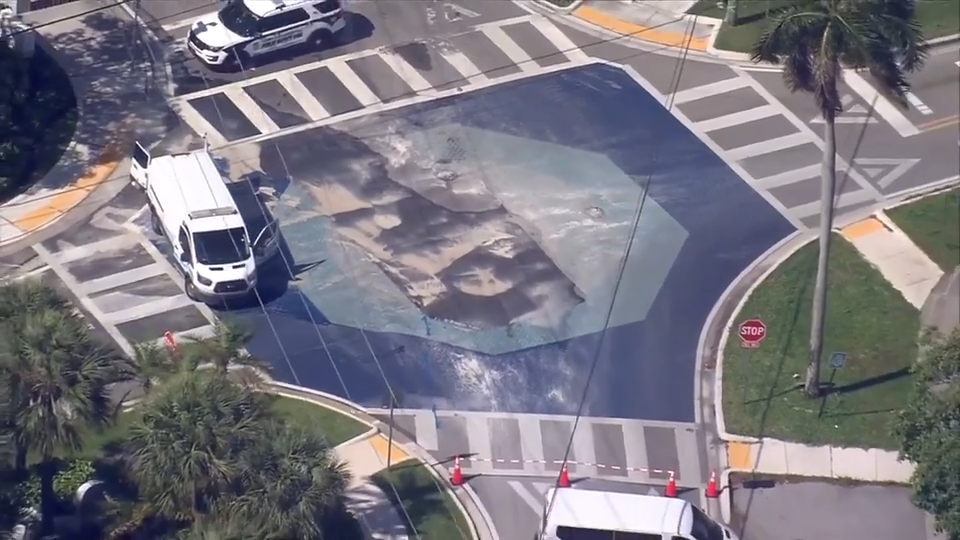 Water main break causes road closures at intersection of SE 15th St ...