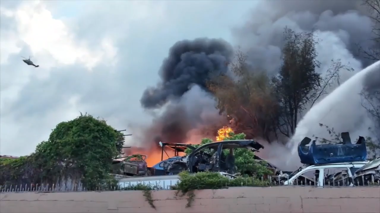 Crews battling massive junkyard fire in Opa-locka that sent plumes of ...