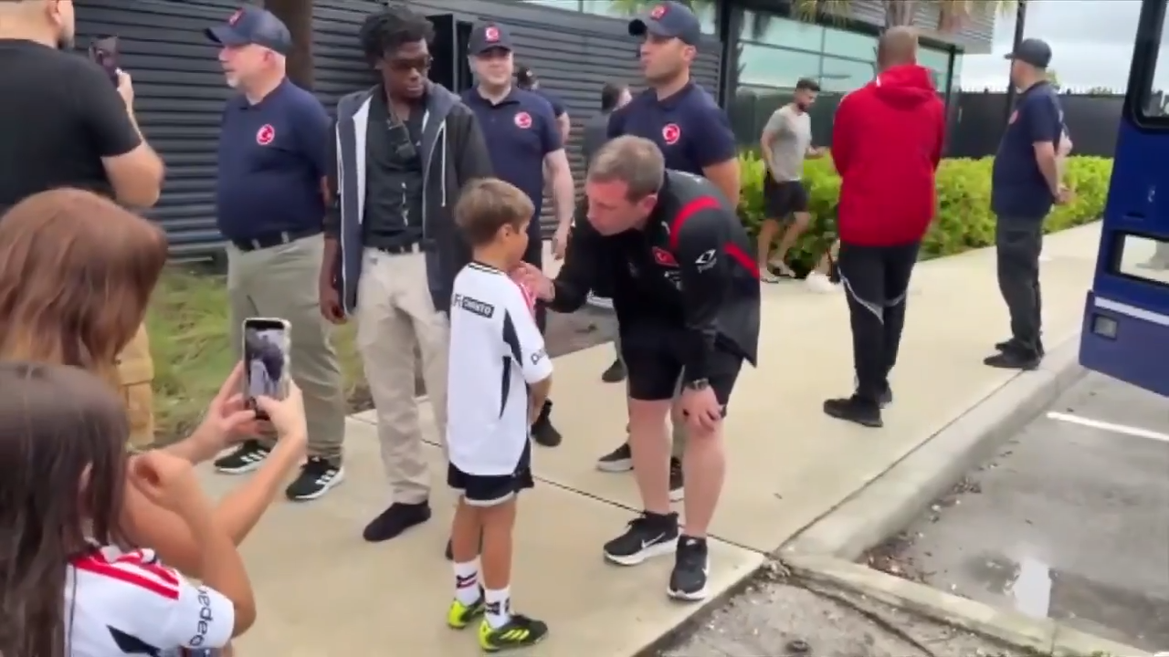 Fans greet Turkish national team at practice in Fort Lauderdale for ...