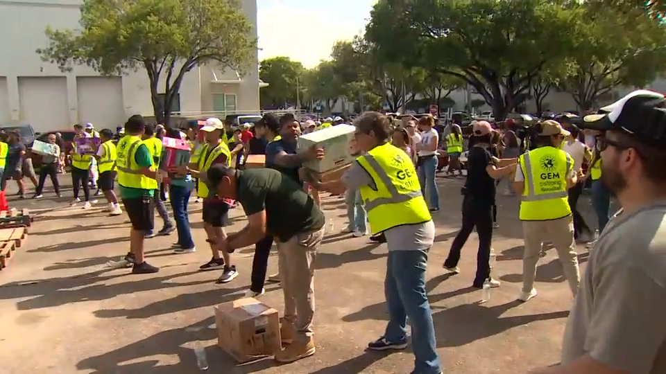 Volunteers in Doral unite to support relief efforts in Venezuela after ...